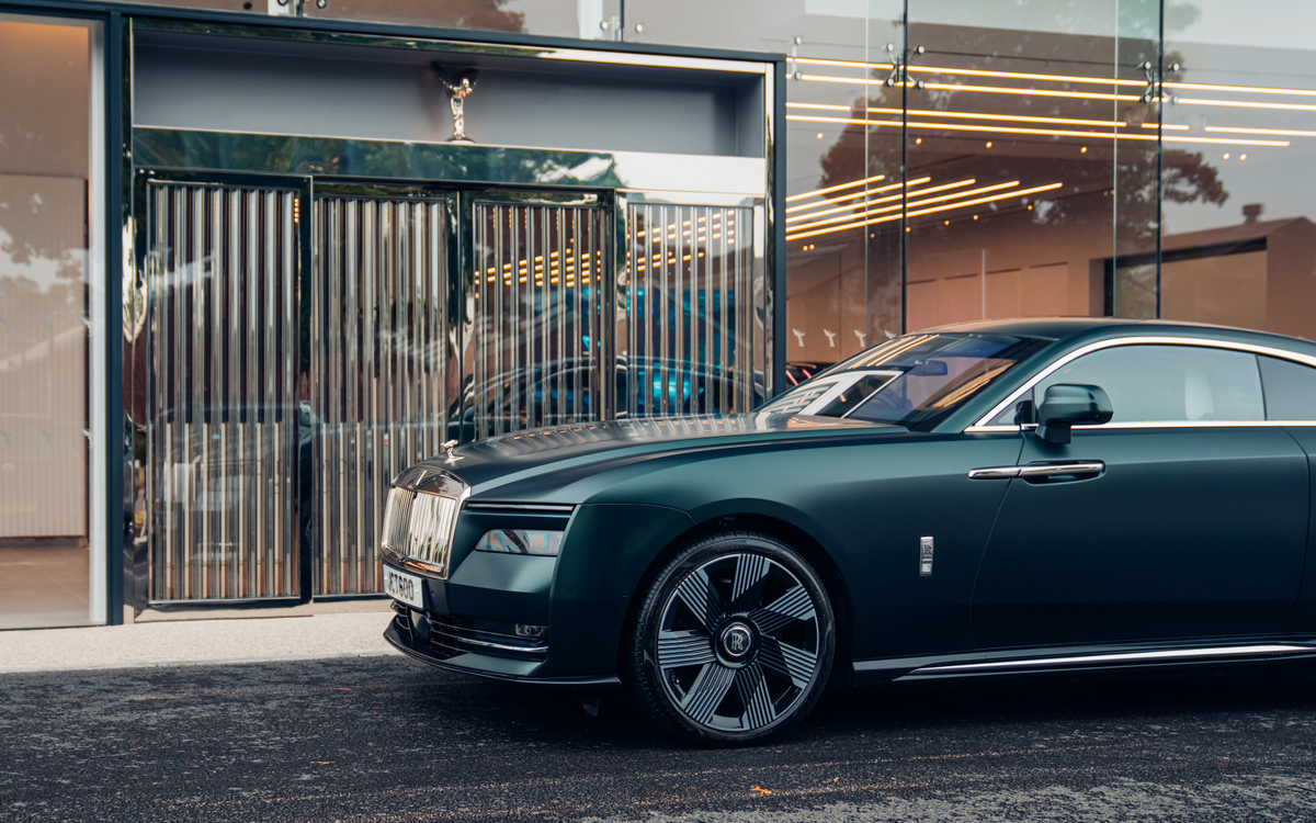 Rolls-Royce Dealers Near Me | Approved Rolls-Royce Dealership | JCT600