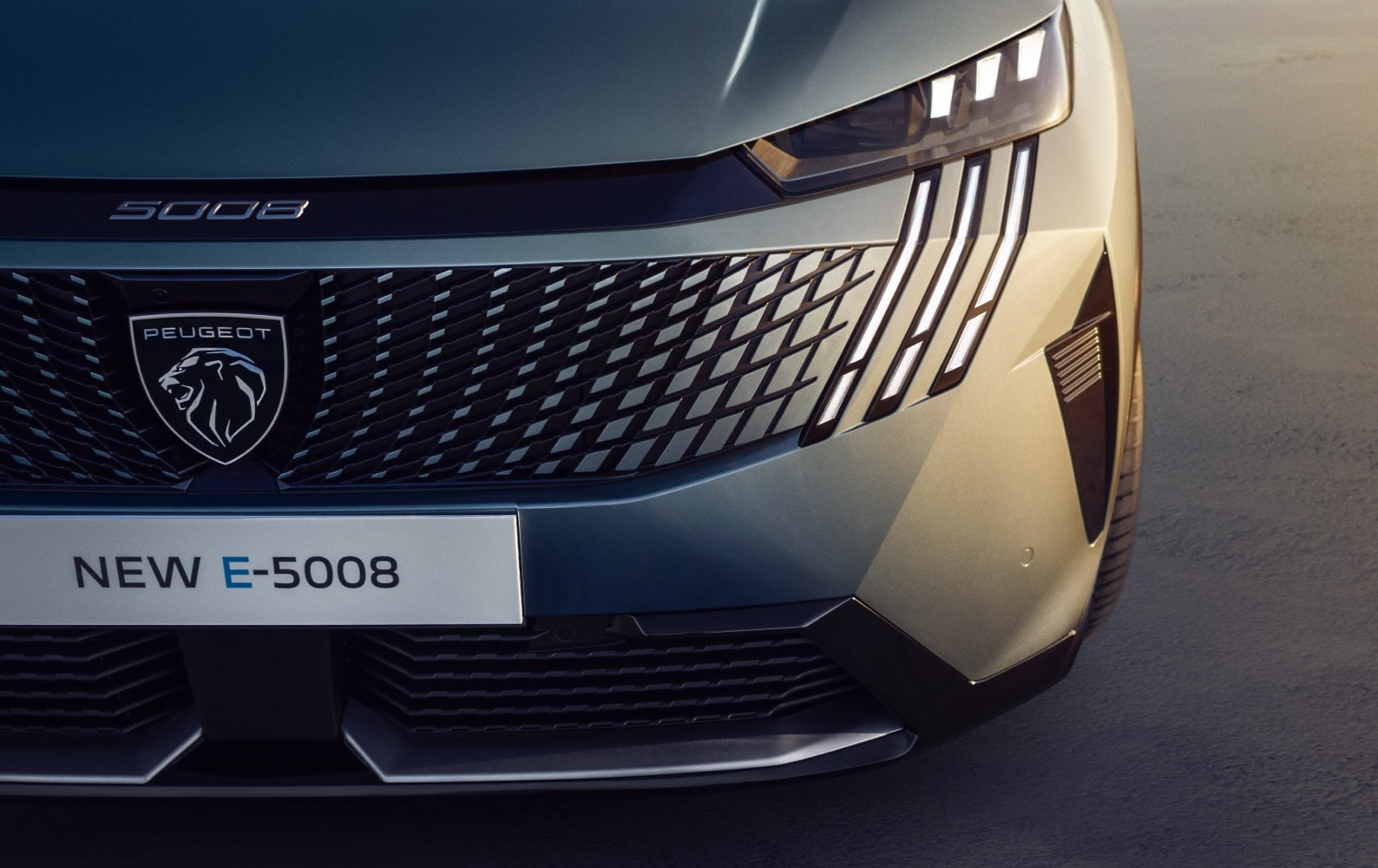 Peugeot e-5008 Guide