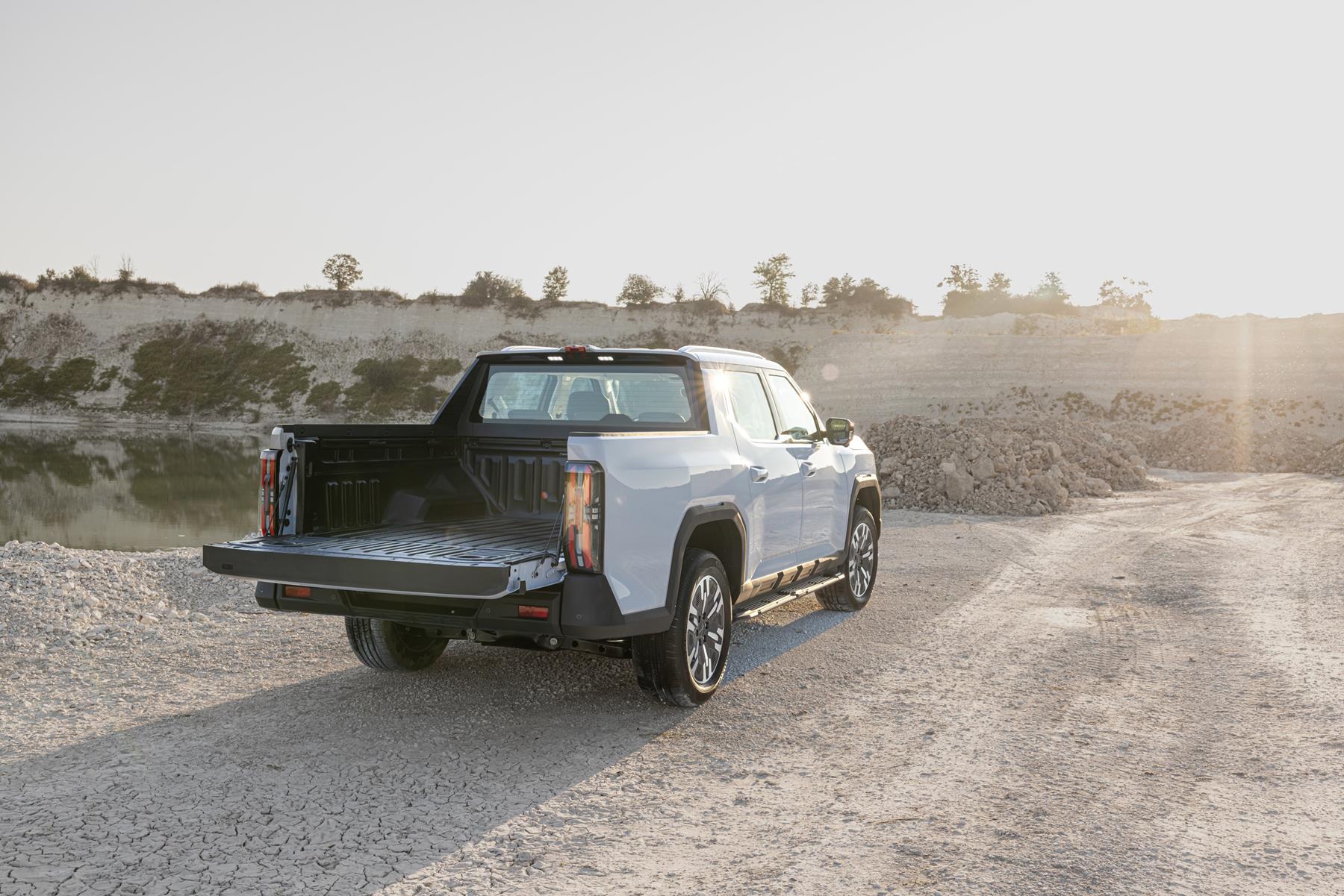 Maxus Unveils Europe's First Fully Electric AWD Pickup